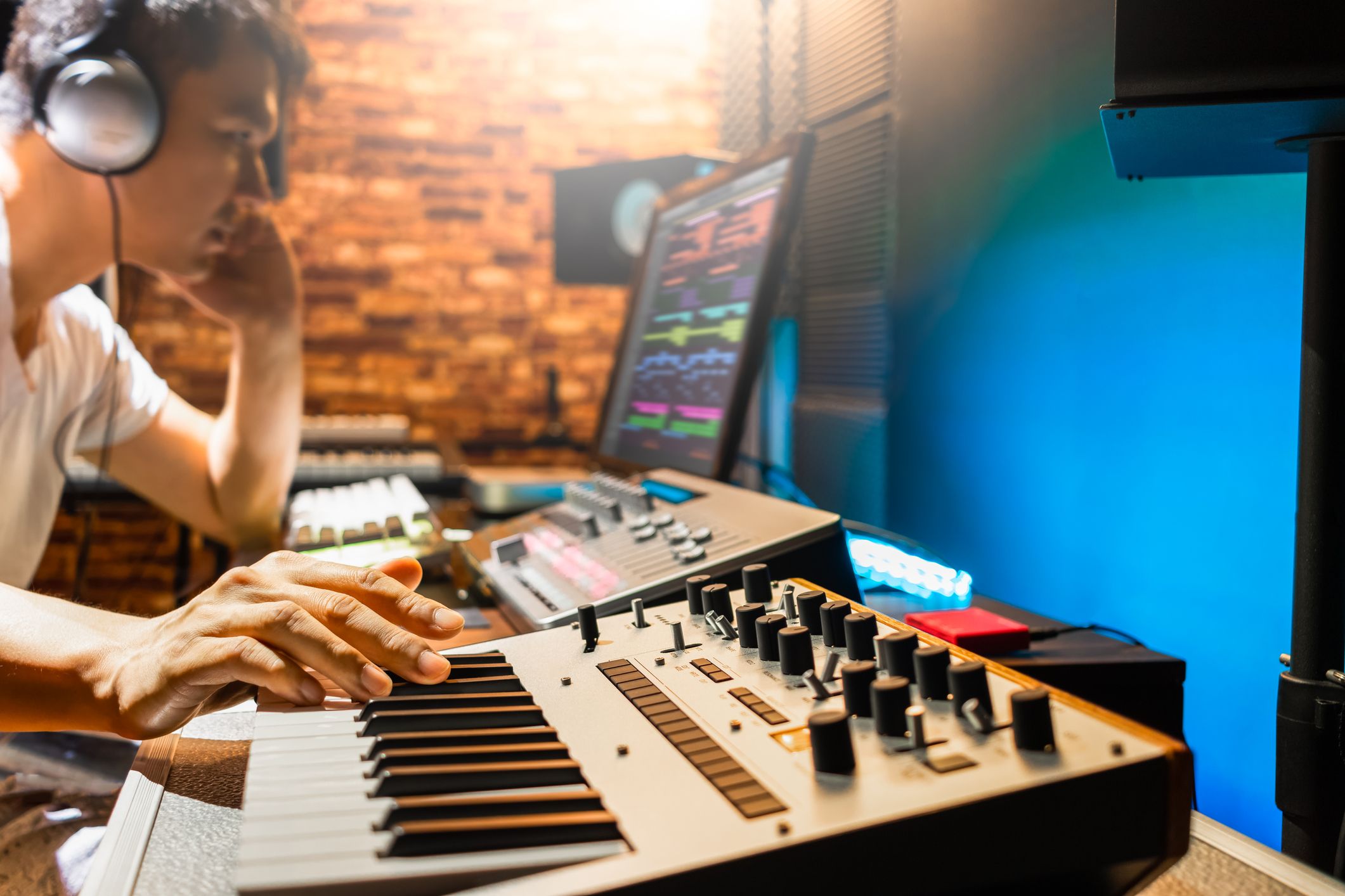 Music Production: Good VST Instruments for Electronic Music | Sound Academy